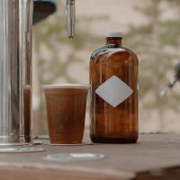 China Custom Logo Screen Printed Glass Bottle with Durable Screw Cap Various Capacities for Cold Brew Coffee Beverages for sale