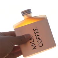 China Flat Square Glass Bottle with Customizable Logo Recyclable for Cold Brew Coffee Juice for sale