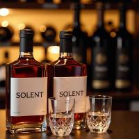 China 500ml 700ml 750ml Square Glass Bottle Custom Silk Screen Printing For Whiskey Vodka Brandy for sale
