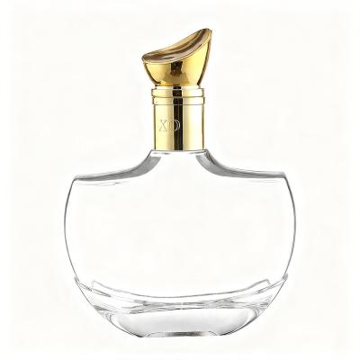 China 750ml Luxury Glass Bottle For Liquor With Gold Screw Cap Made Of Borosilicate Glass for sale