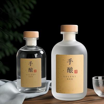 China 500ml Borosilicate Glass Spirit Bottle With Wood T Top Cork For Sake Liquor for sale