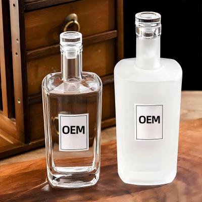 China Custom Square Borosilicate Glass Liquor Bottle 500ml 700ml For Spirits Packaging for sale