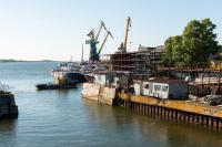 China 20t~300t Floating Dock Crane Single Arm Design With 20~50m Lifting Height for sale