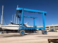 China Marine Travel Lift 500 Ton Boat Hoist Crane For Sale for sale