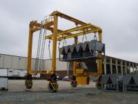 China Large Cylinders Handled By A Travelift With Power Rotating Spreader Bar for sale