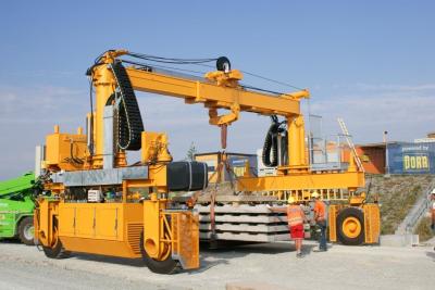 China 50t Load RTG Mobile Gantry Crane For Construction Factory, Customized Design for sale