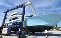 China High Effective Heavy Travelling Lift Boat Hoist Crane 200 Ton Customized for sale