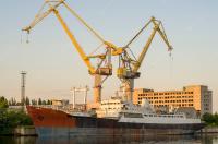 China Mobile Floating Dock Portal Crane Pedestal Harbour Marine Crane Customized for sale