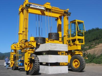 China Mobile Straddle Transporter On Tyres Two Units To Handle In Pairs for Precast Elements for sale