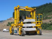 China High Efficiency Mobile Gantry Crane Carries Large Stone Molds for sale