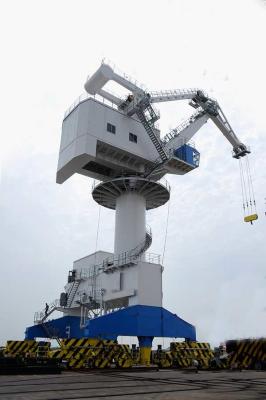 China Marine Floating Dock Crane Heavy Lifting For Shipyard Port for sale