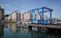 China Cabin Control Boat Yacht Marine Travel Lift Crane On Dock Arm for sale