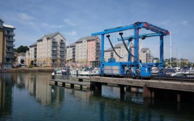 China Cabin Control Boat Yacht Marine Travel Lift Crane On Dock Arm for sale