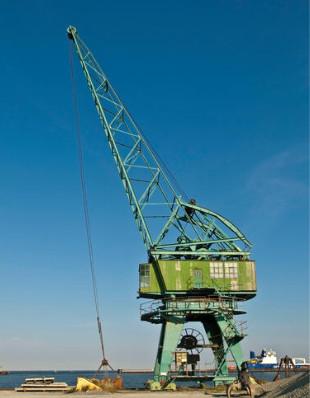 China Marine Floating Boat Dock Crane For Shipyard Port Sea Port Heavy Lifting for sale