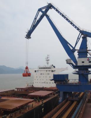 China Marine Floating Boat Dock Crane With Kinds Of Bucket for sale