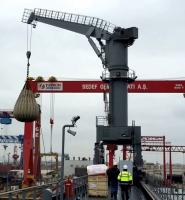 China CE ISO 5t To 40t Marine Floating Boat Dock Crane With Kinds Of Bucket for sale