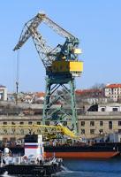 China Span 3.2m~6.0m Marine Floating Dock Crane Heavy Lifting For Shipyard Port for sale