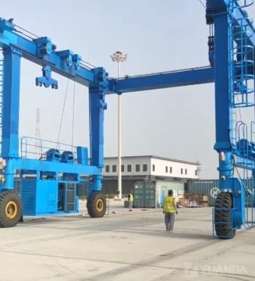 China Large Tonnage Boat Hoist Crane 5~1000ton Capacity Self Propelled for sale