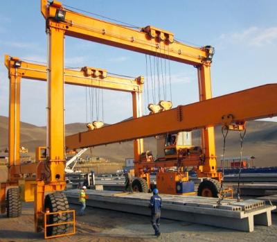 China Double Girder Electric Tire Mobile Gantry Cranes Synchronized And Coordinated for sale