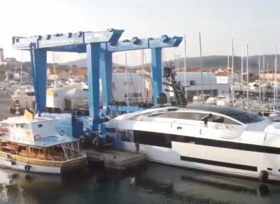 China Pendent control Boat Yacht Lifting Crane 5~1000ton customized Capacity for sale