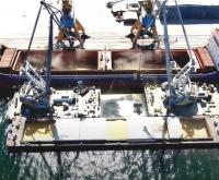 China 360Degree Rotate Portal Harbour Crane With The Track High Efficiency for sale