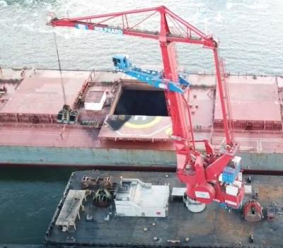 China CE 5ton To 40ton Portal Container Unloading Crane 2 Or 4 Links Design for sale
