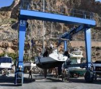 China Diesel Engine Powered Yacht Lifting Crane For 2 Or 4 Wheel Steer for sale