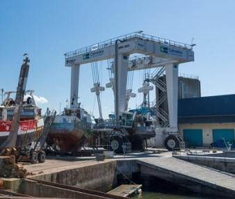 China High Efficient Boat Hoist Crane Portable Wireless Controlled for sale