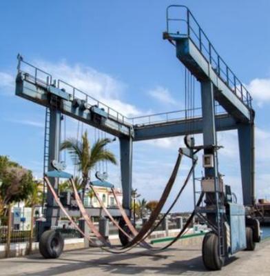 China 10-50ton Boat Hoist Crane With Wind Speed Protection System 18-35m Span for sale