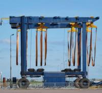 China 10-50ton Boat Hoist Crane With Wind Speed Protection System 18-35m Span for sale