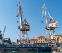 China Waterfront Shipyard Port Cranes Handle Goods Of Different Sizes And Shapes for sale