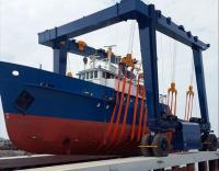China 200t Boat Hoist Crane Color Customized Used In Dock / Marina for sale