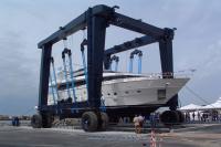 China Lifting And Repair Boat Hoist Crane Color Customized With Load Capacity 300t for sale