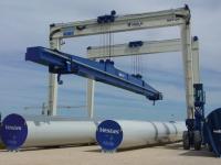 China Easy Move Mobile Gantry Cranes Lift Turbine Blades , Wheel Type for sale