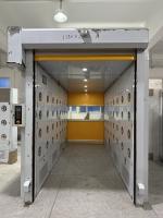 China Industrial Heavy-Duty Air Shower with Segmented Windproof Design and 0.8mm Tear-Resistant Curtain for ISO 14644-1 Compliant Cleanrooms for sale