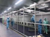 China Custom Cleanroom Enclosure with 304 Stainless Steel Frame, ISO Class 5 Compliance, and 34× FFU HEPA Filtration for sale