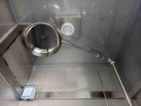 China Emergency Safety Shower and Eyewash Room with SUS304 Stainless Steel Enclosure, 120-180 L/min Shower Flow, and 1000 × 1000 × 2400 mm Compact Size for sale