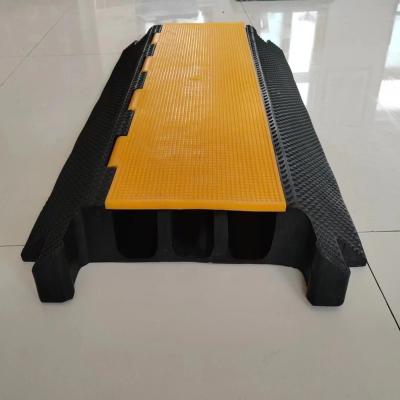 China Factory Price Hot Sale Wholesale Rubber Cable Speed Bumps for sale