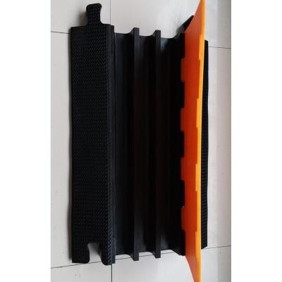 China Tolerable Weight 40t Rubber Cable Protector for 2 Channels Road Ramp Driveway Curb Ramp for sale
