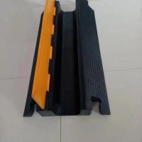 China 80000pieces/Year Speed Breaker Road Speed Bump with Cable Channel and Customized Color for sale