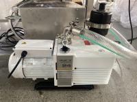 China Desktop Aseptic Syringe Filling Machine with Laminar Flow Frame for sale