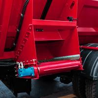 China 210 HP Engine Sand Bedding Spreader with 20000 KG Load Capacity and Adjustable Spreading Distance for Livestock Farms for sale