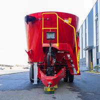 China 20m³ Capacity Dual Auger Vertical TMR Mixer With Integrated Spreader For Livestock Ranches for sale