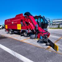 China UHAND FC-12 12m³ Self-Propelled Feed Refusal Collector with Precision Weighing and Re-Spreading System for Dairy & Beef Farms for sale