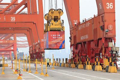 China 45ton 50ton 60ton Offshore Wharf Crane Container Gantry Crane for sale