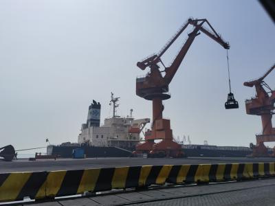 China Harbour Freight Gantry Crane Loading And Unloading Portal Harbor Crane for sale