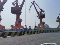 China 80TON Portal Slewing Crane Four Link Portal Harbour Crane Customizable for sale