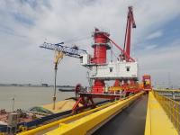 China Bulk Cargo Ship Unloader Crane Harbour Mobile Cranes 35 Ton 40 Ton 50 Ton for sale