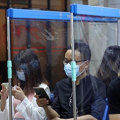 China Transparent Protective Sneeze Guard Moveable PVC Material Reusable for sale
