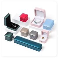 China Crown Waist Ring Box Custom Leather Jewelry Box Bracelet Jewelry Hand String Packaging Box Necklace Box High-End for sale